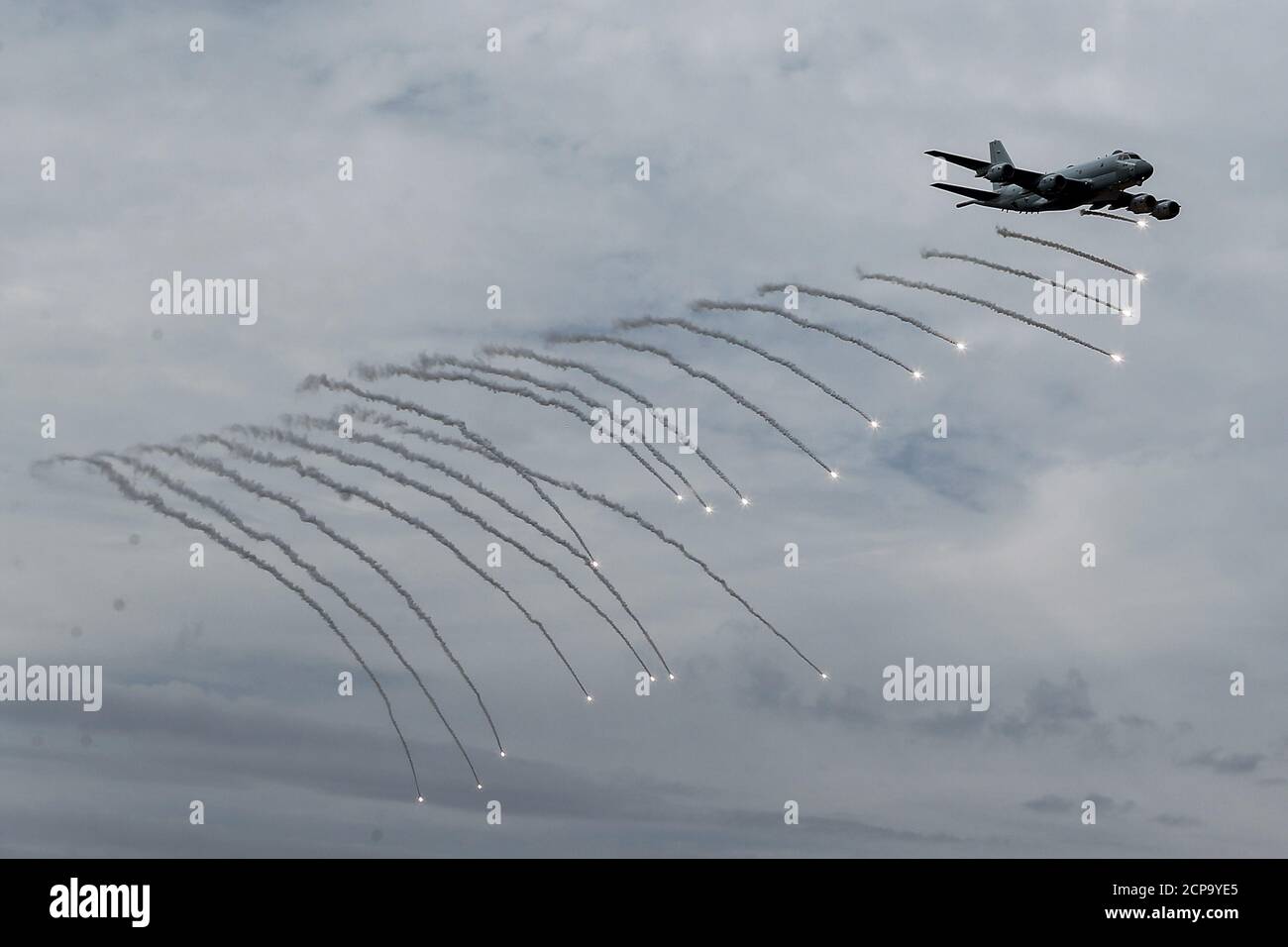 Jmsdf aircraft hi-res stock photography and images - Alamy