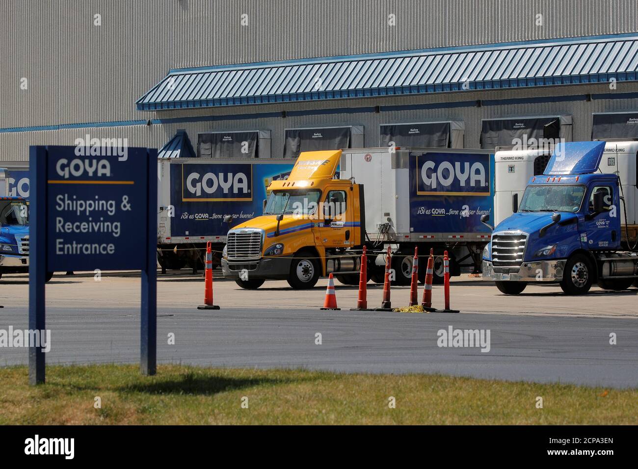 New york loading dock hi-res stock photography and images - Alamy