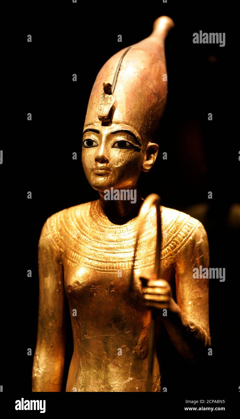 Golden artifact from egypt hi-res stock photography and images - Alamy