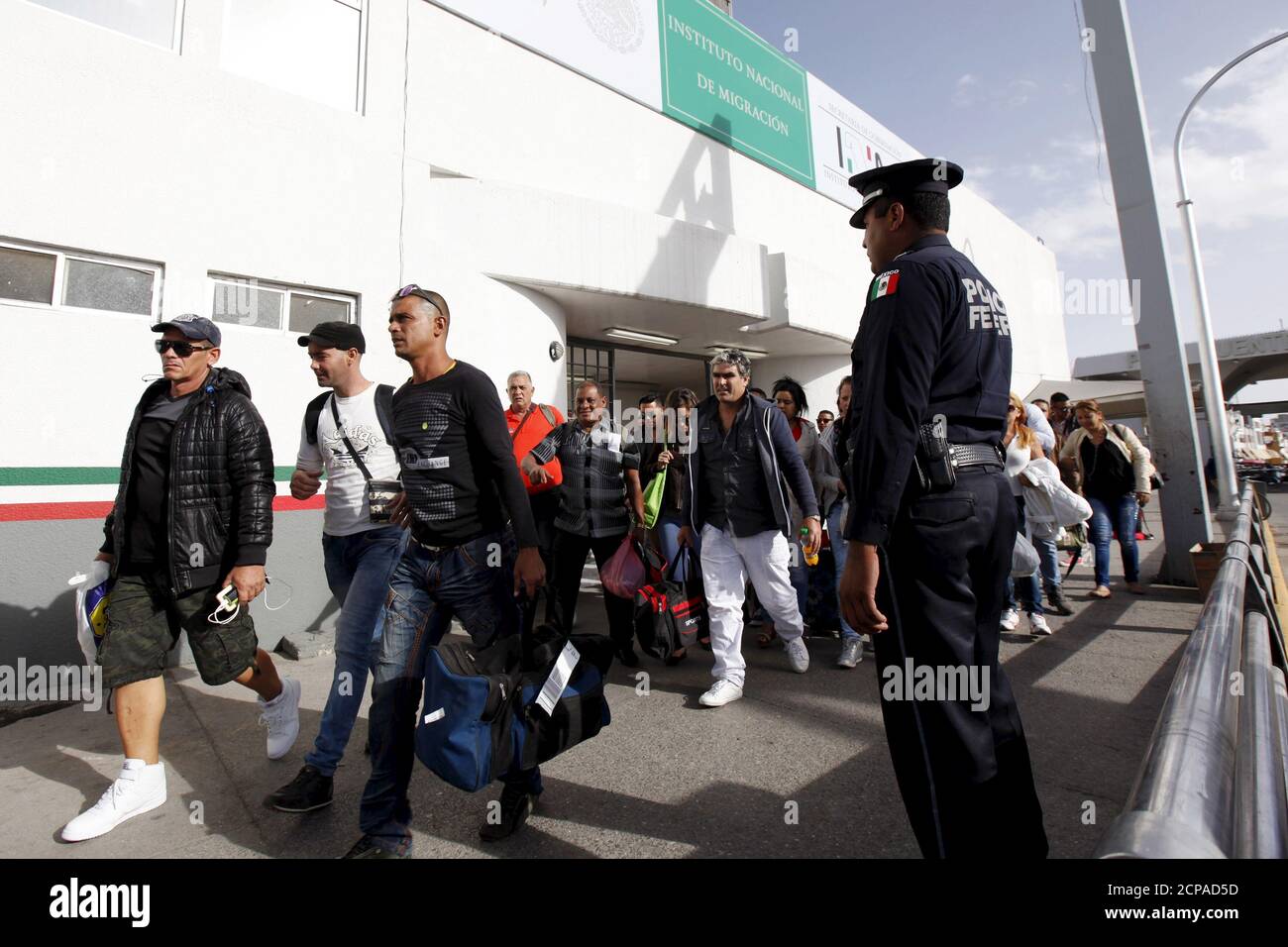 Cuban police officer hi-res stock photography and images - Alamy