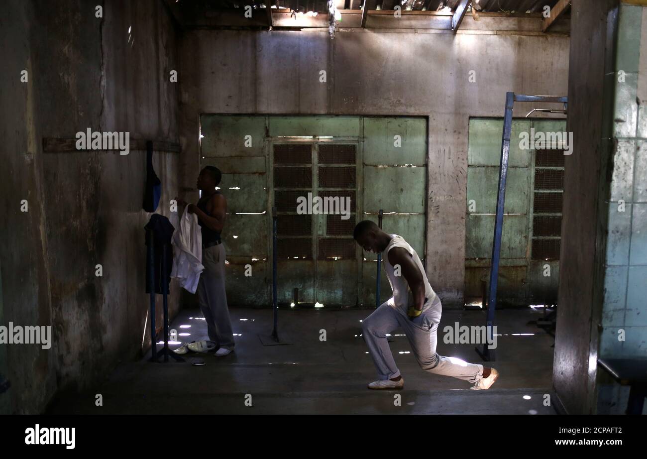 Harare zimbabwe locals hi-res stock photography and images - Alamy