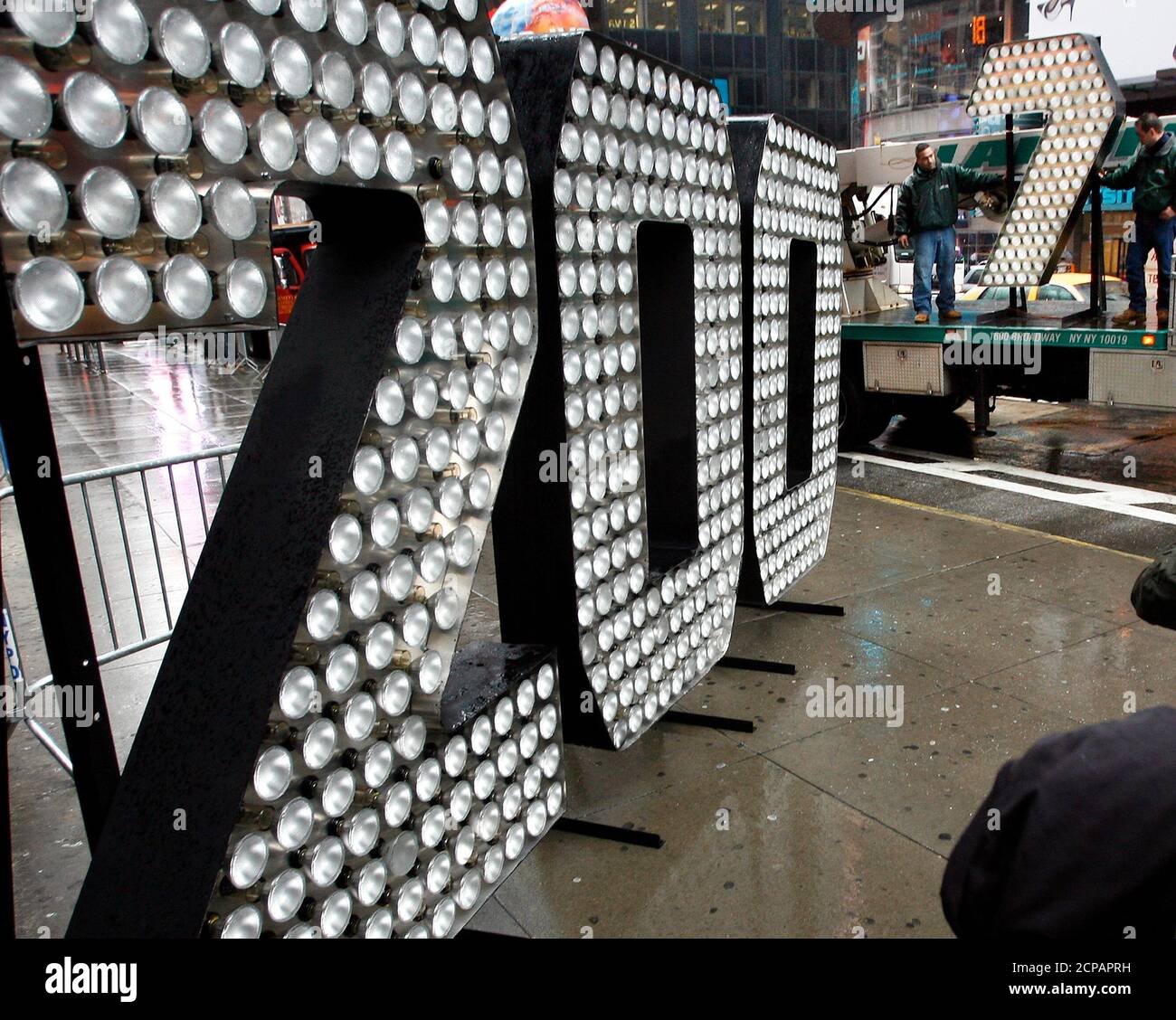 Times square ball drop hi-res stock photography and images - Alamy
