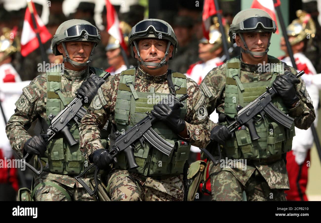 News defence rifles hi-res stock photography and images - Alamy