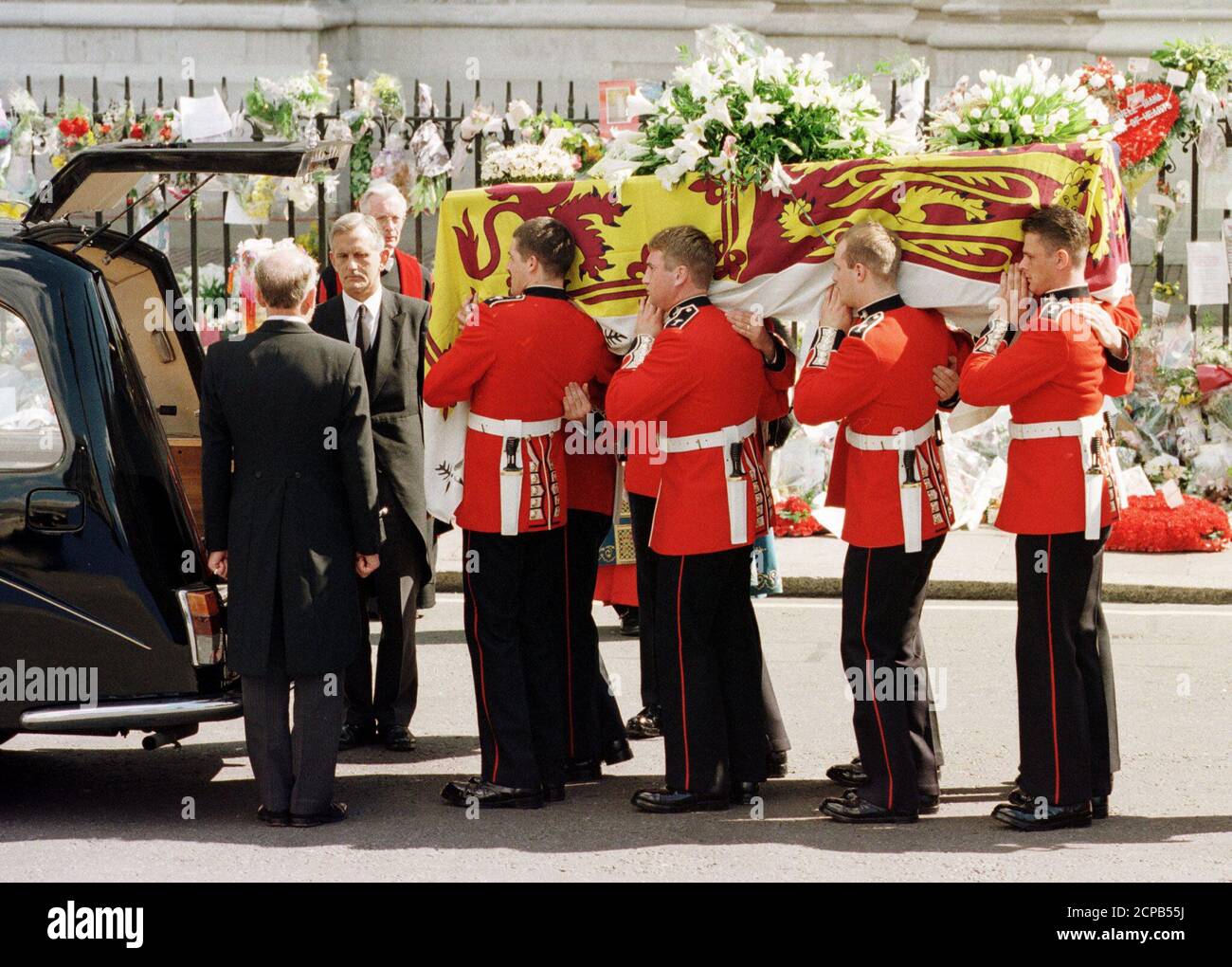 Princess diana funeral mourners hi-res stock photography and images - Alamy