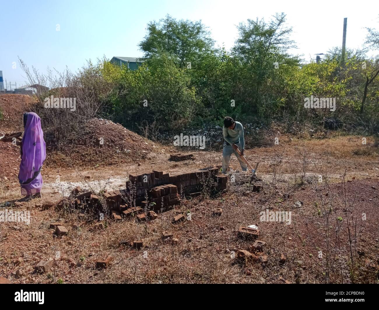 Mason labour working construction site hi-res stock photography and ...