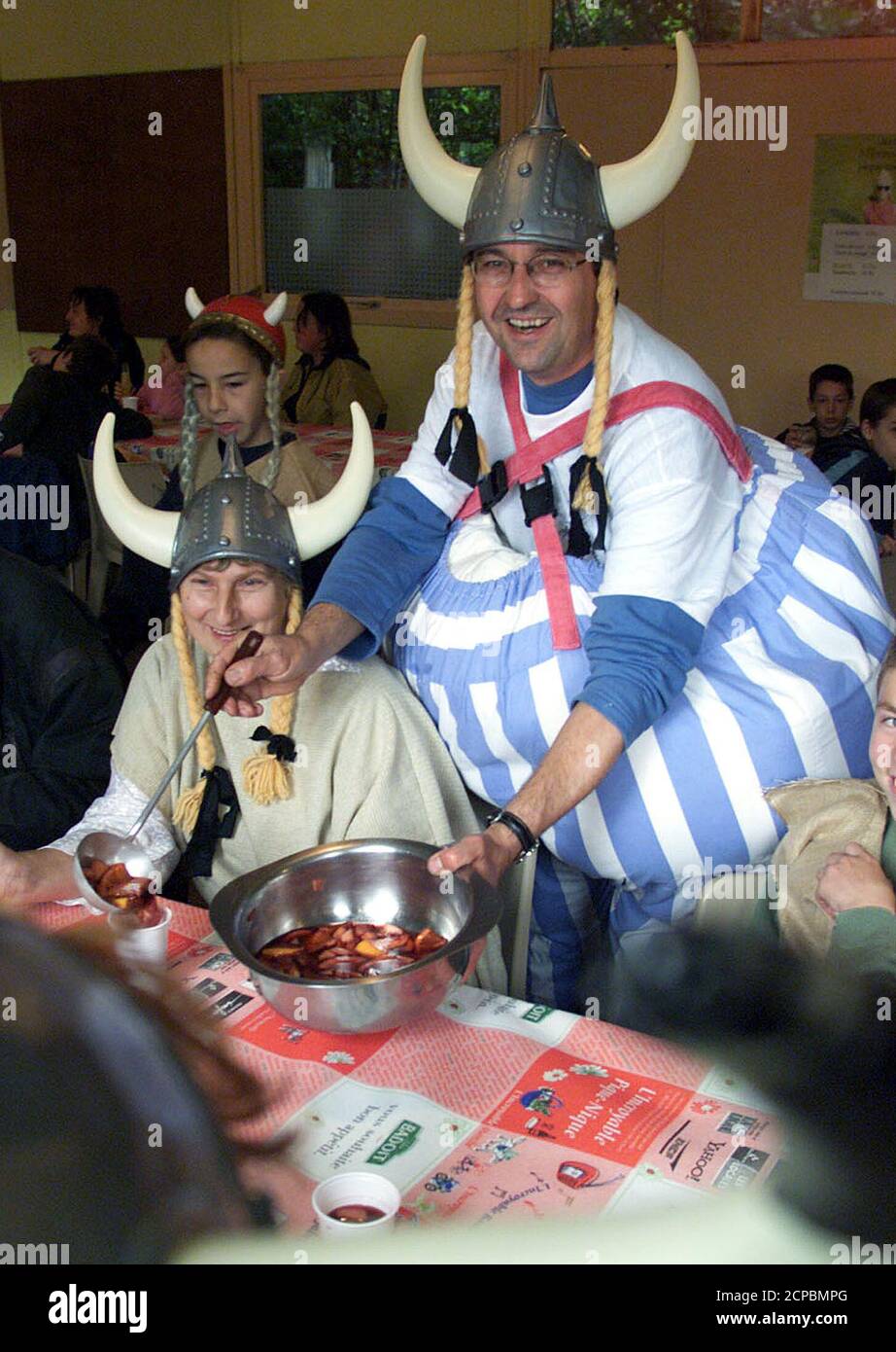 Asterix and obelix cartoon hi-res stock photography and images - Alamy