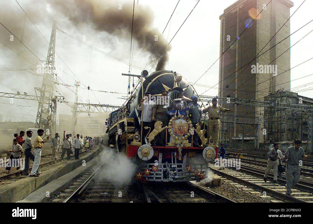 Bombay thane train hi-res stock photography and images - Alamy