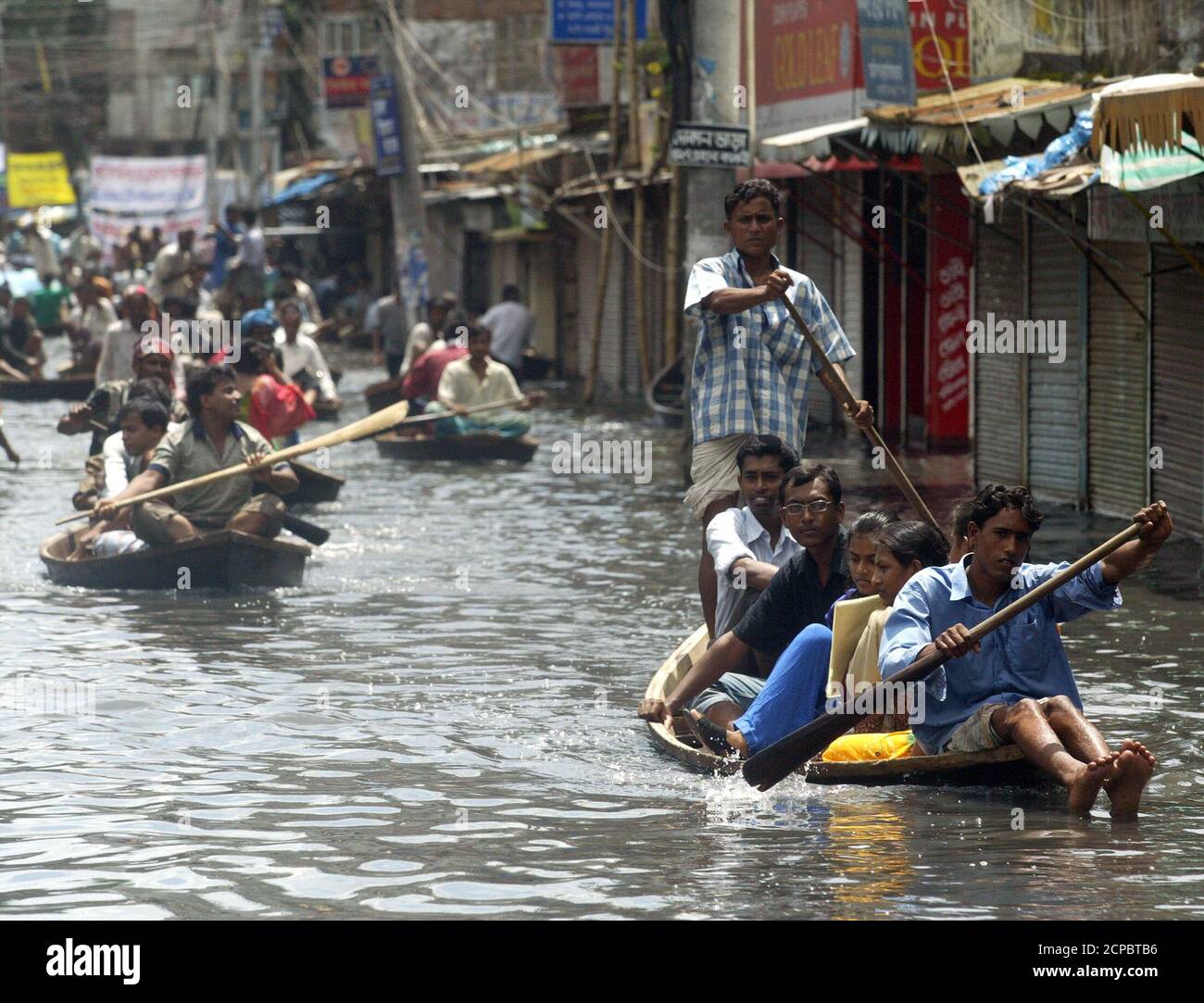 Dhaka flood boats hi-res stock photography and images - Alamy