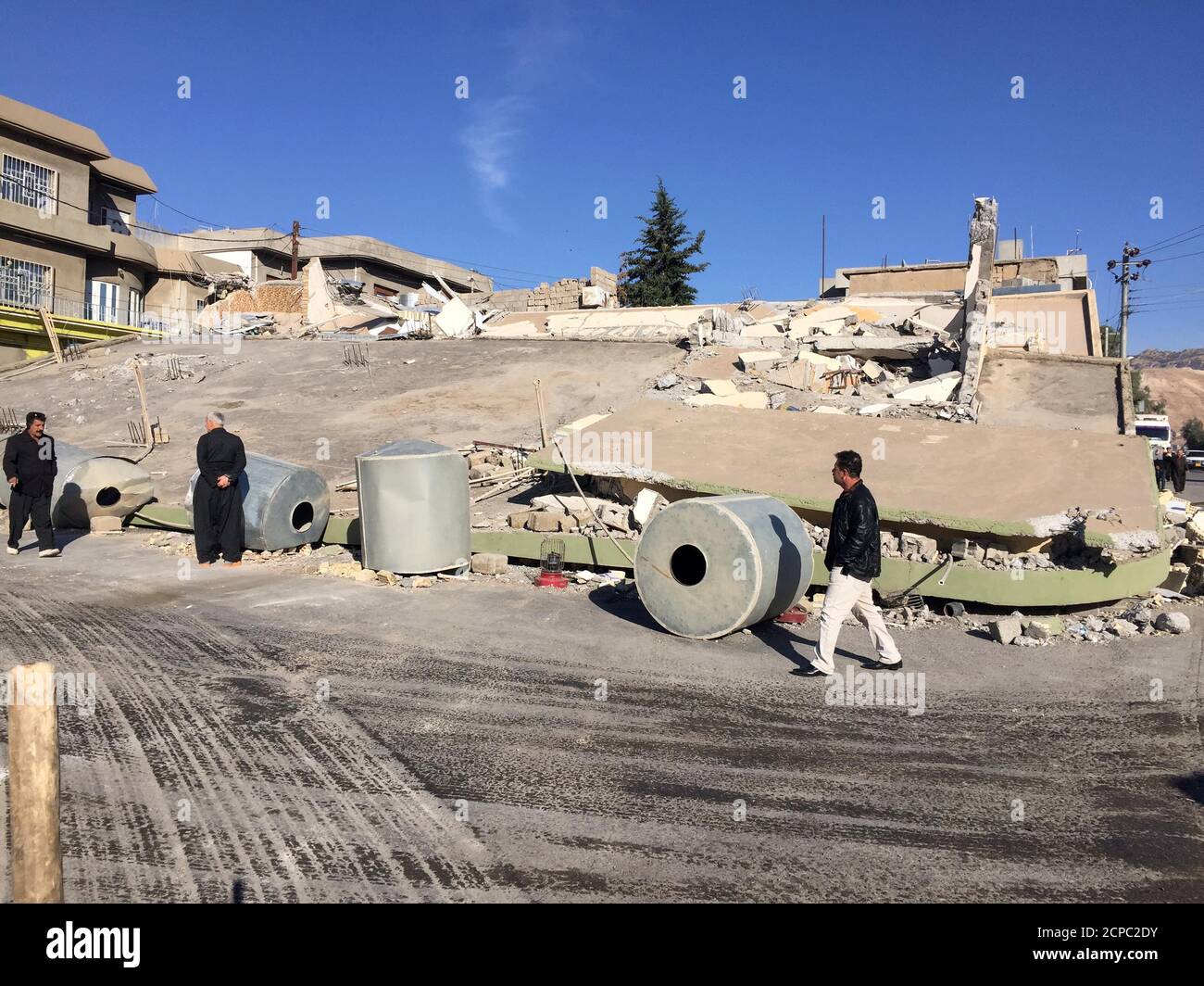 Iran iraq earthquake 2017 hi-res stock photography and images - Alamy