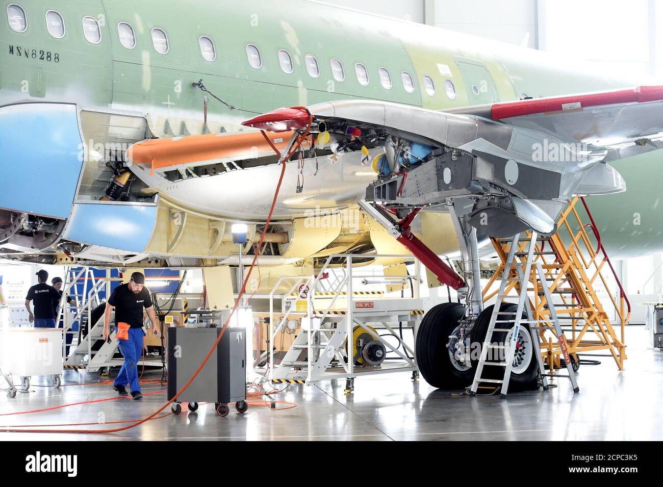 Airbus production line hi-res stock photography and images - Alamy