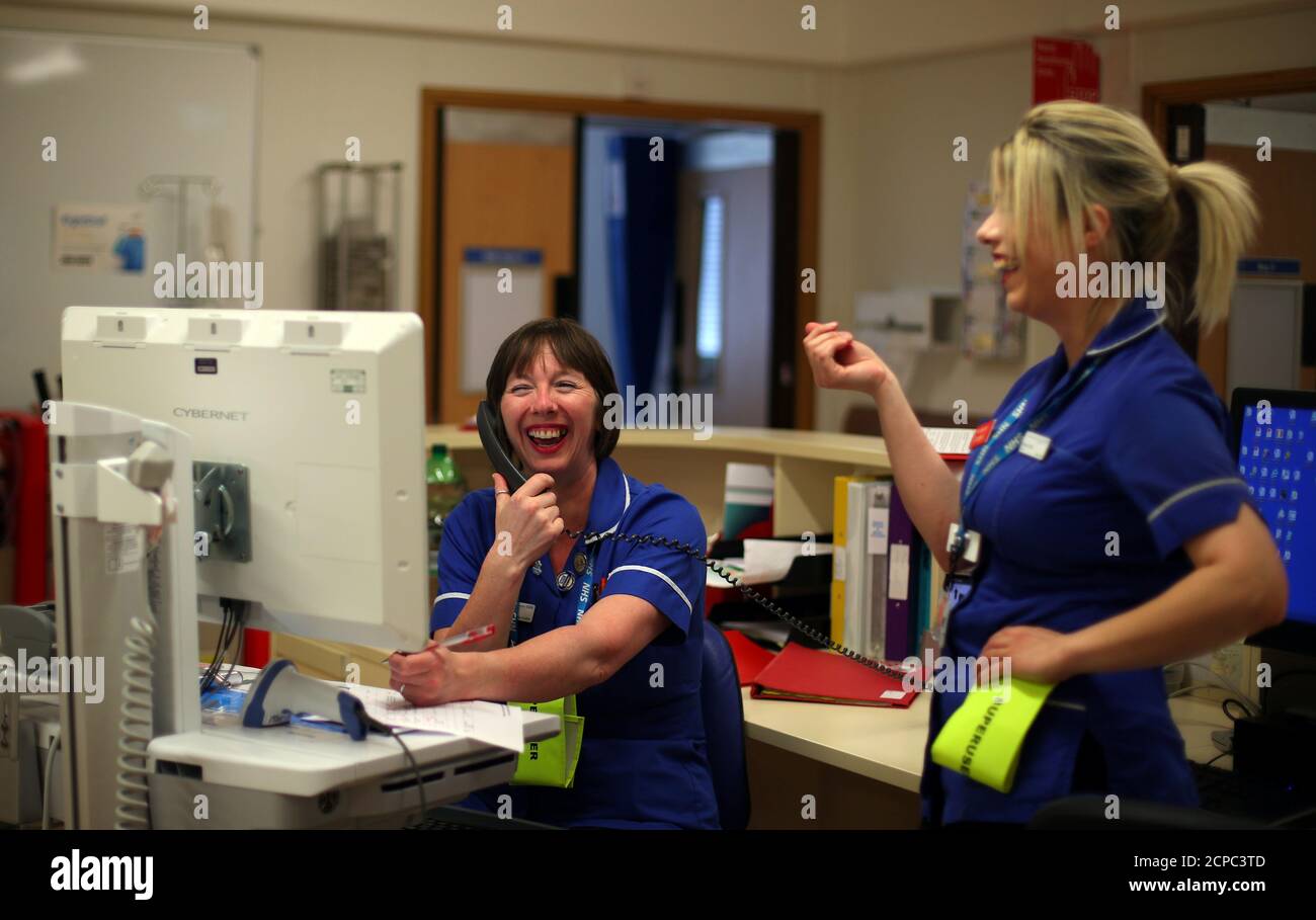 Ward nurses station hi-res stock photography and images - Alamy