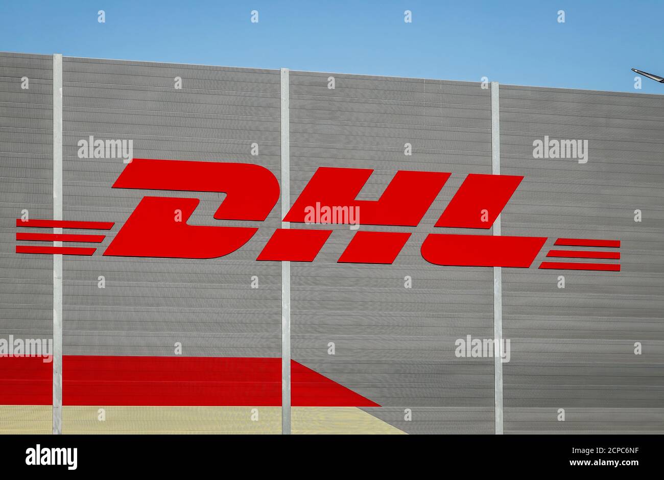 Dhl logo icon hi-res stock photography and images - Alamy