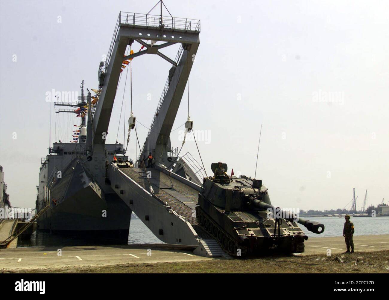 Amphibious tank hi-res stock photography and images - Alamy