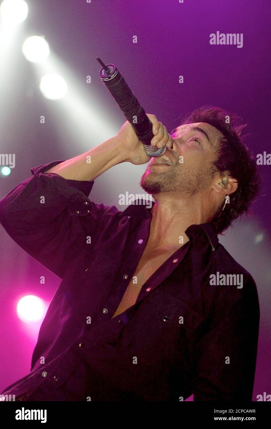 Doug robb of hoobastank hi-res stock photography and images - Alamy