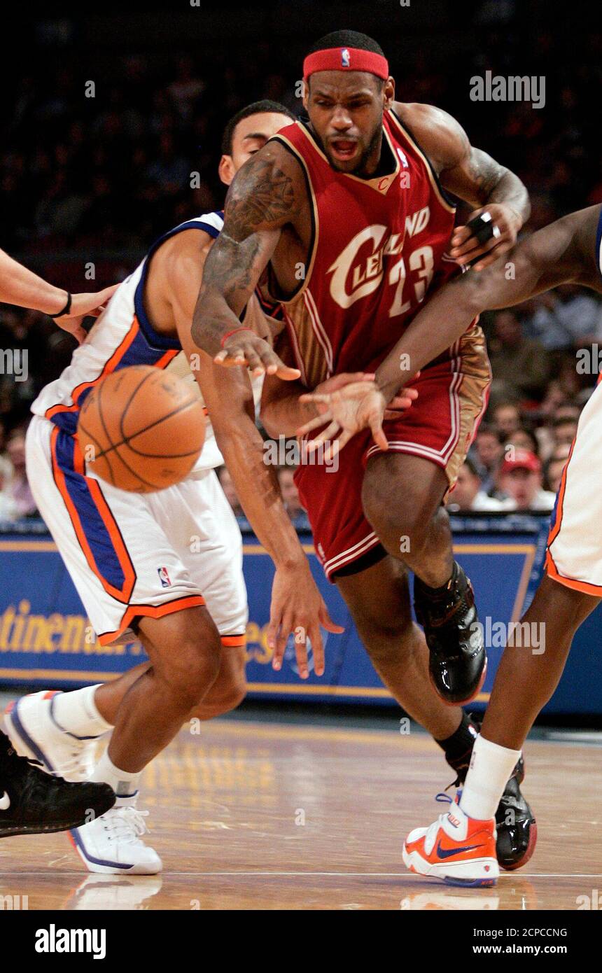 Lebron james cleveland cavaliers 2007 hi-res stock photography and ...