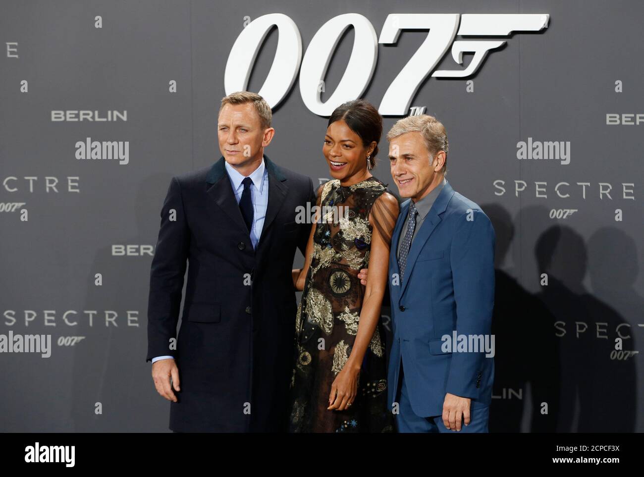 007 james bond logo hi-res stock photography and images - Alamy
