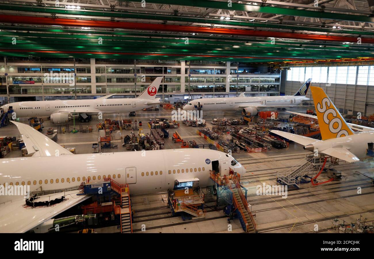 Boeing 787 aircraft assembly hi-res stock photography and images - Alamy