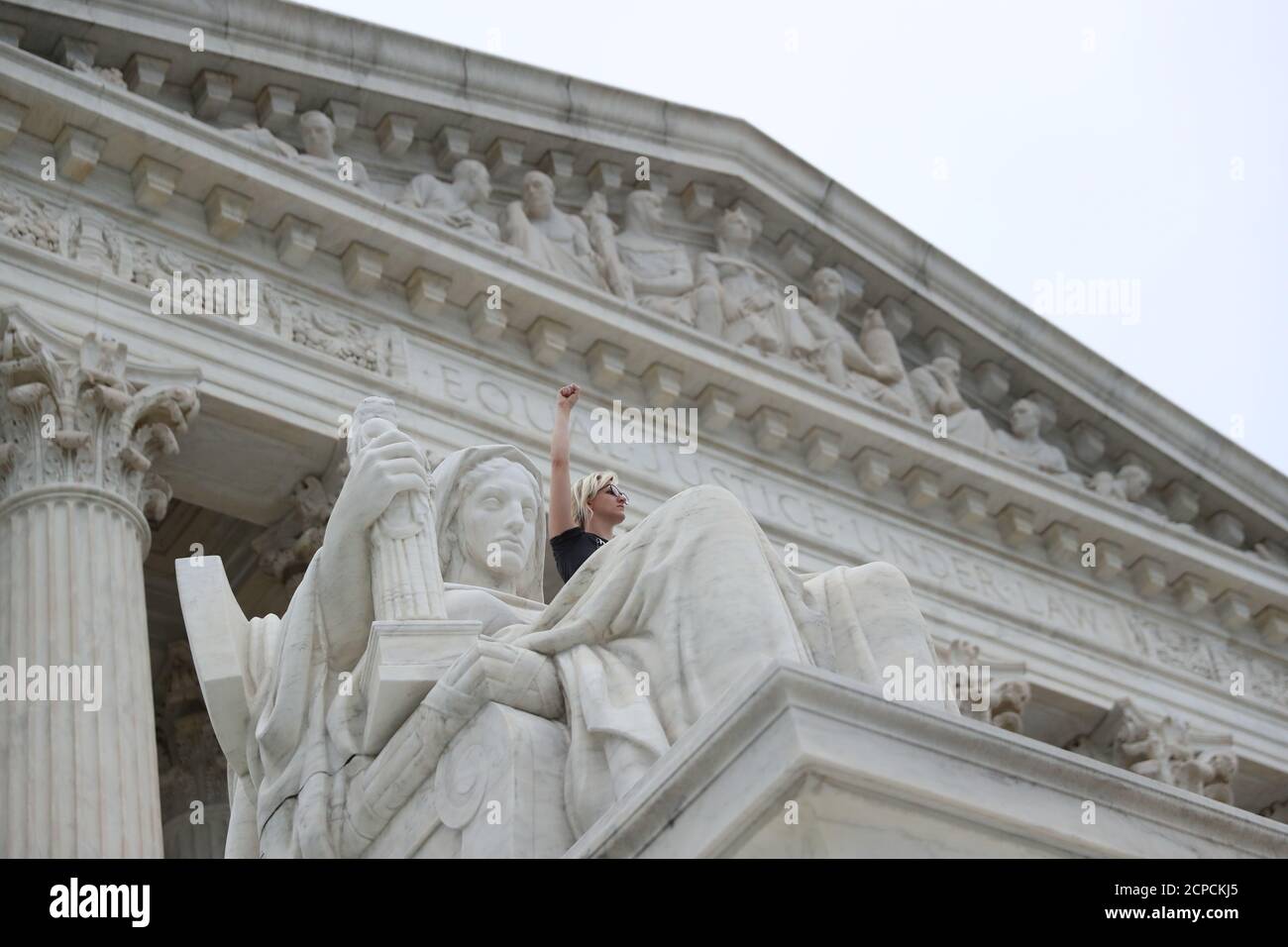 United states supreme court doors hi-res stock photography and images ...