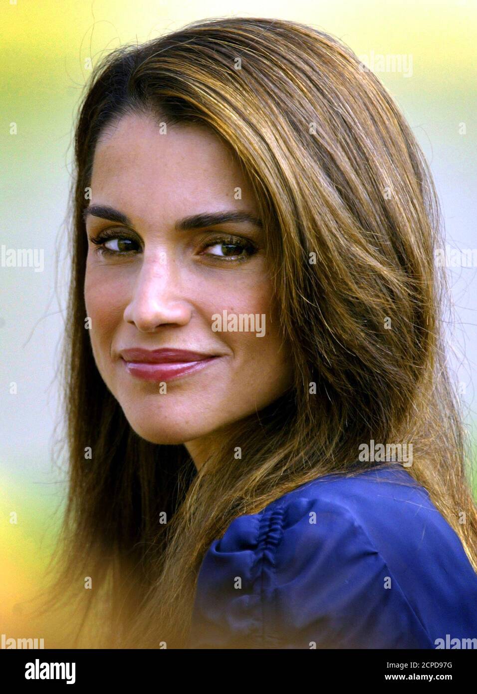 Smiles at queen rania of jordan High Resolution Stock Photography and ...