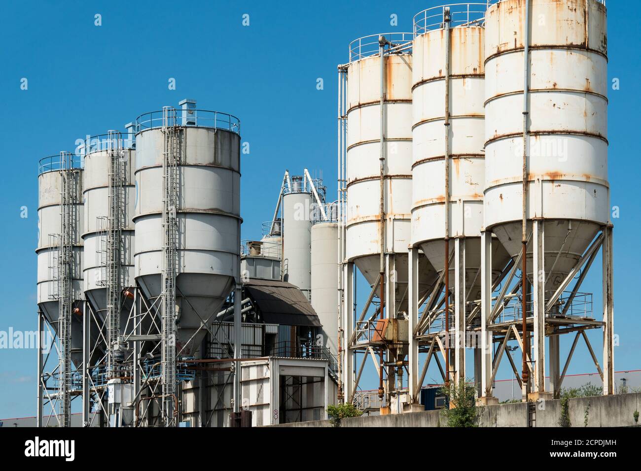 Duisburg, largest inland port in the world, silo terminal Stock Photo ...