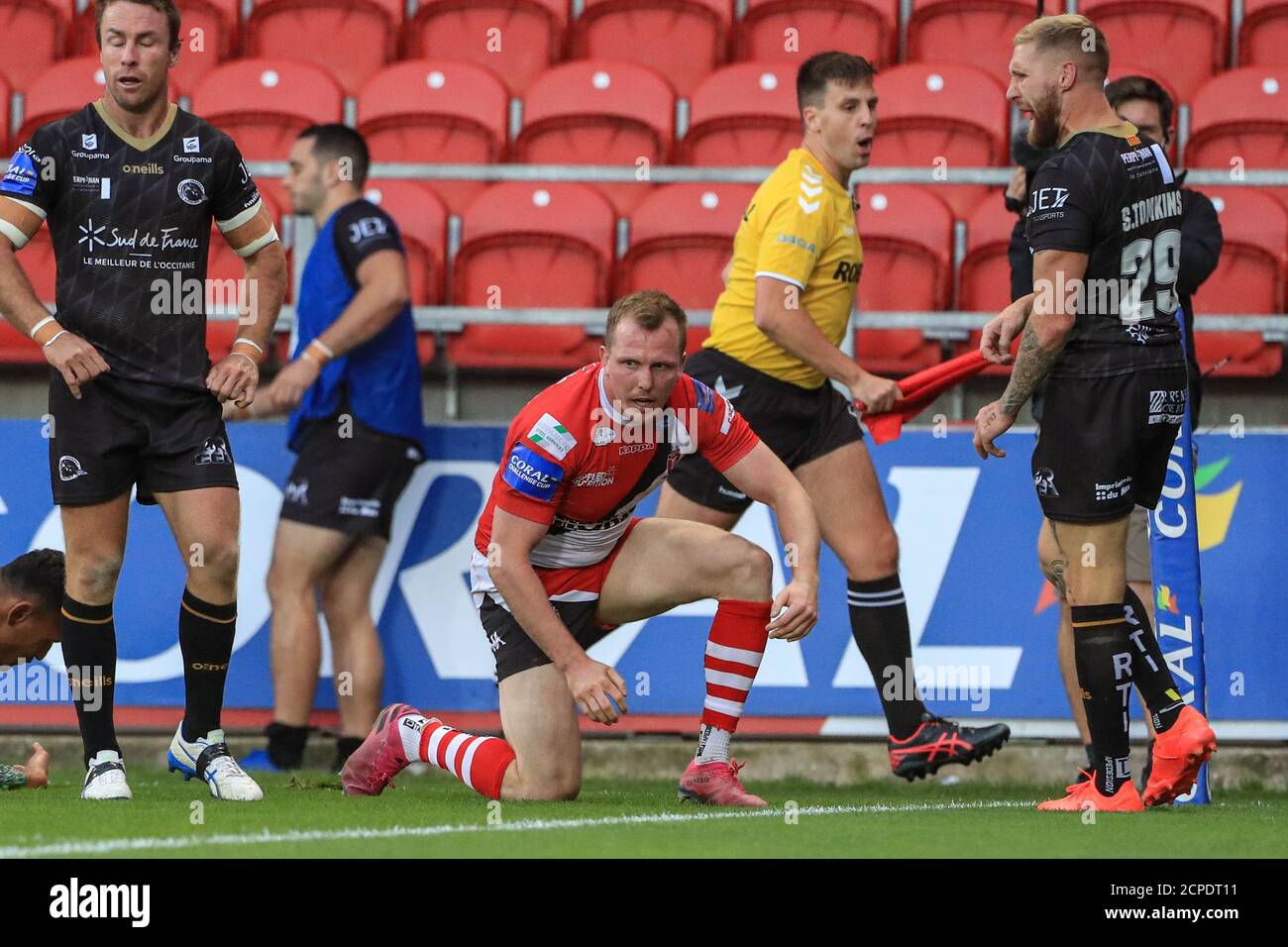Dan Sarginson of Salford Red Devils goes over for a try Stock Photo - Alamy