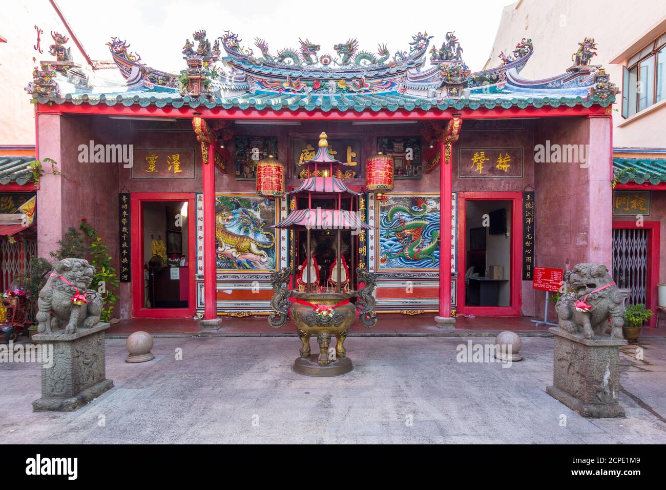 Small chinese temple hi-res stock photography and images - Alamy