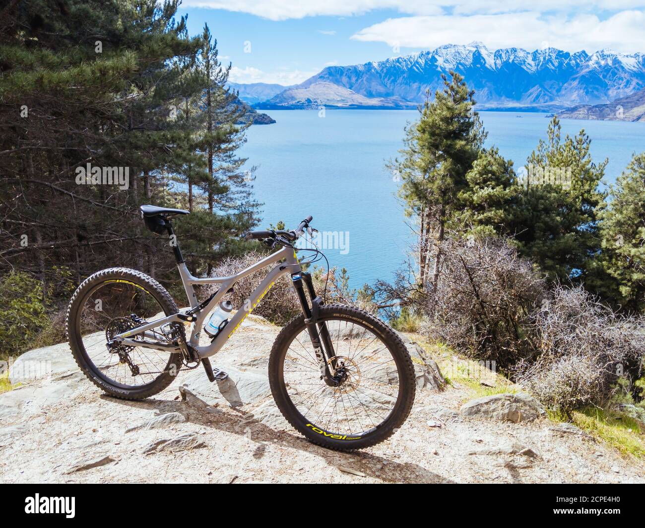 Single track mountain bike new zealand hi-res stock photography and ...