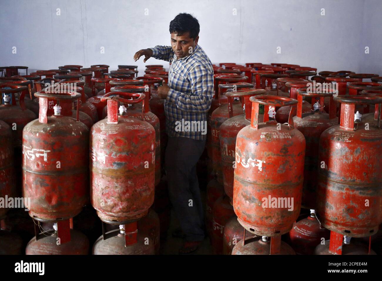 Lpg cylinder distribution hi-res stock photography and images - Alamy