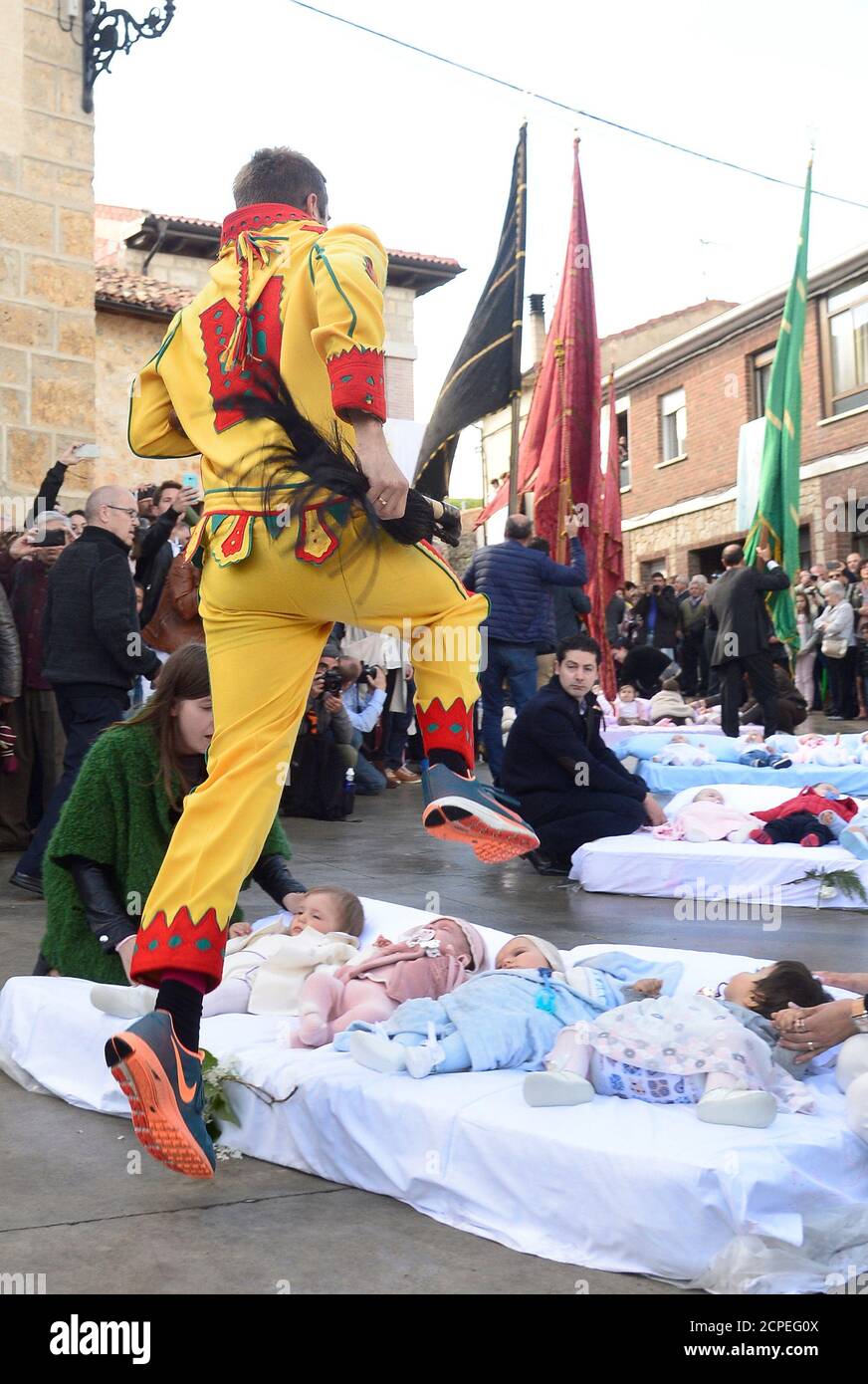 El colacho dressed in yellow hi-res stock photography and images - Alamy