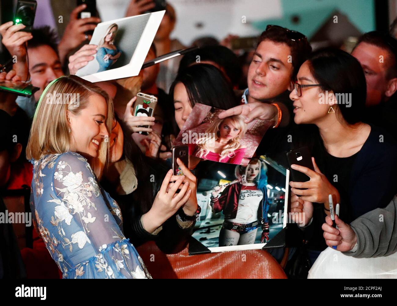 Margot Robbie Fans High Resolution Stock Photography and Images - Alamy
