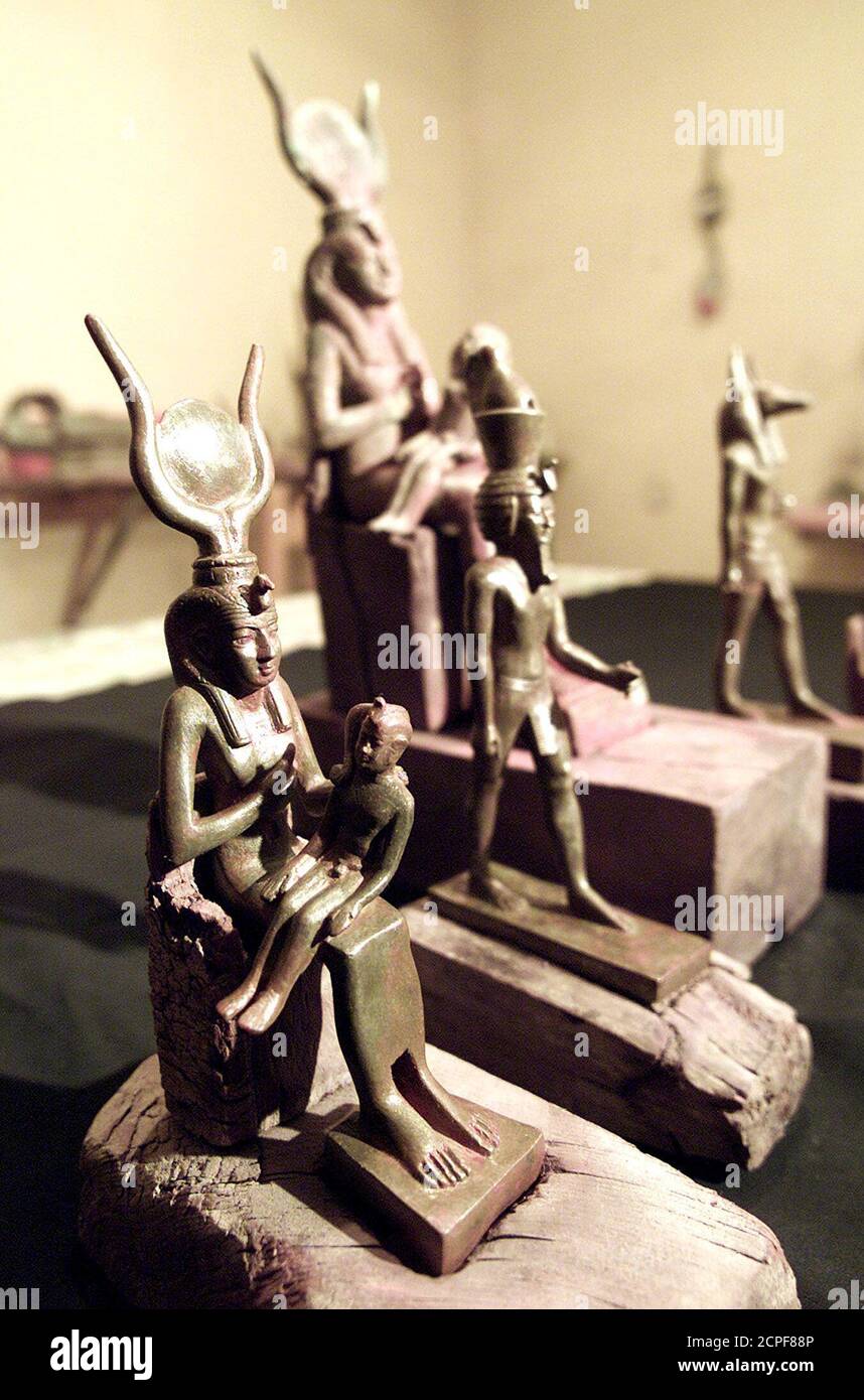 Statues of egyptian gods hi-res stock photography and images - Alamy