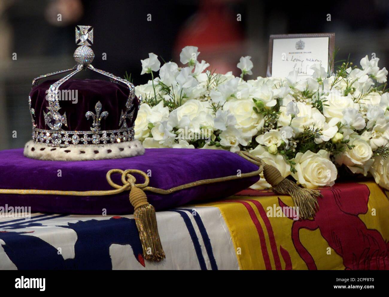 Queen mother funeral 2002 crown hi-res stock photography and images - Alamy