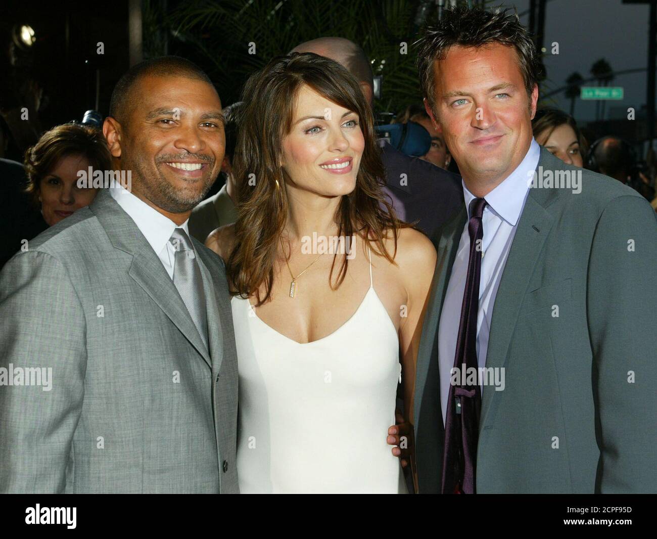 Elizabeth hurley matthew perry hi-res stock photography and images - Alamy