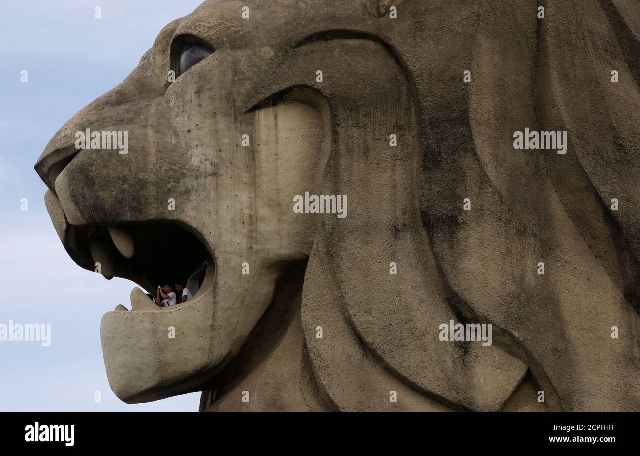 Merlion in singapore mouth singapore hi-res stock photography and ...