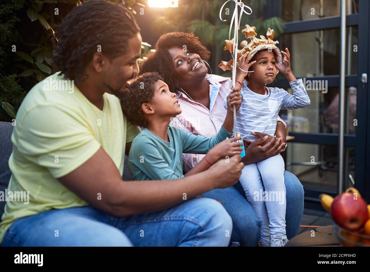 Kids outside birthday party hi-res stock photography and images - Alamy