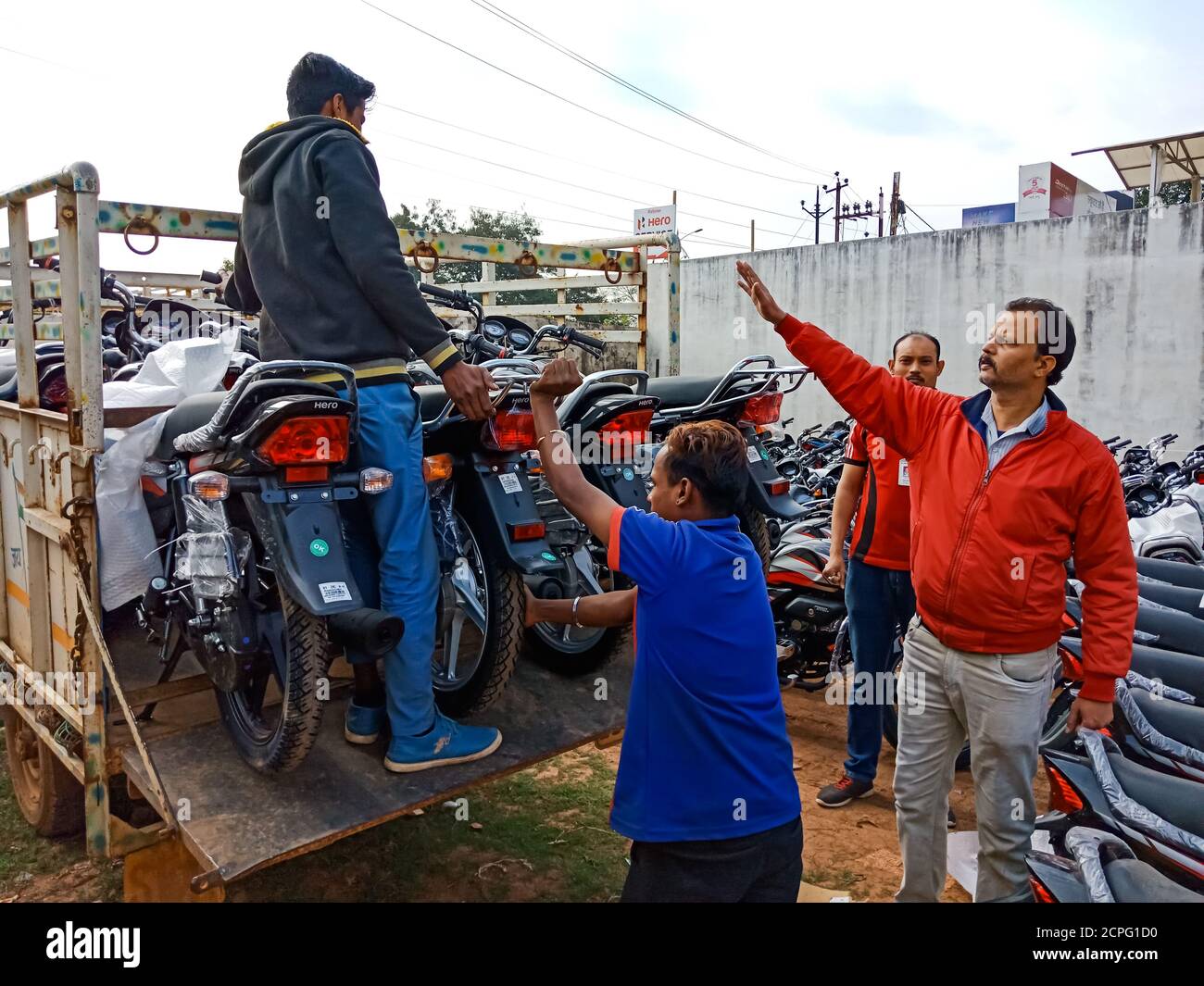 DISTRICT KATNI, INDIA - JANUARY 18, 2020: Asian automobile workers ...
