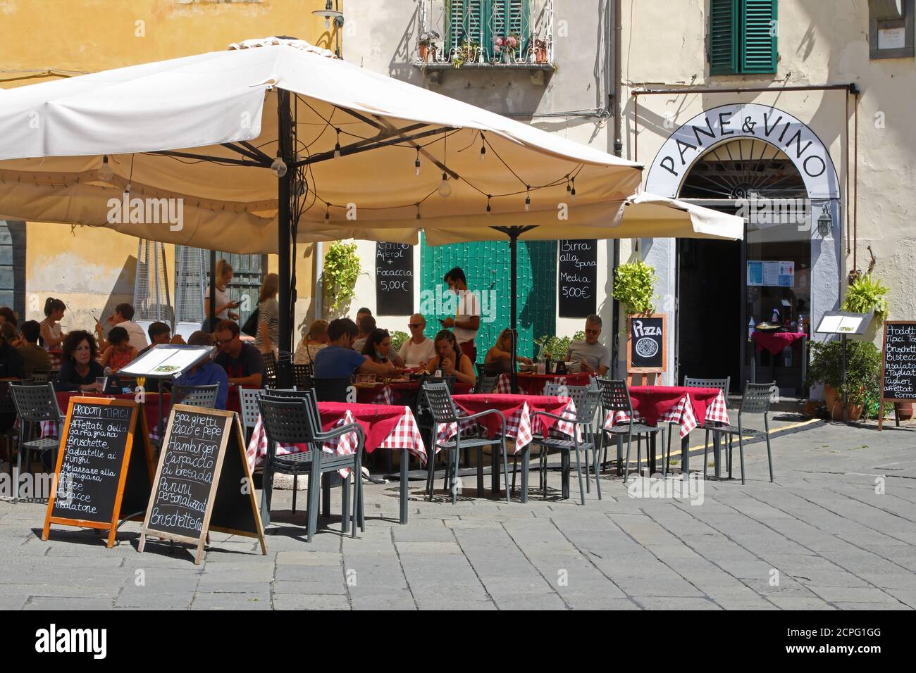 Outdoor tables of a restaurant in Lucca, Italy Stock Photo - Alamy