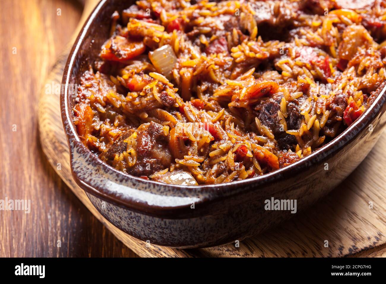 Giouvetsi - Greek beef and orzo stew. Balkanian cuisine Stock Photo - Alamy
