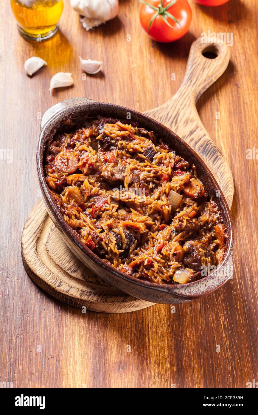 Giouvetsi - Greek beef and orzo stew. Balkanian cuisine Stock Photo - Alamy