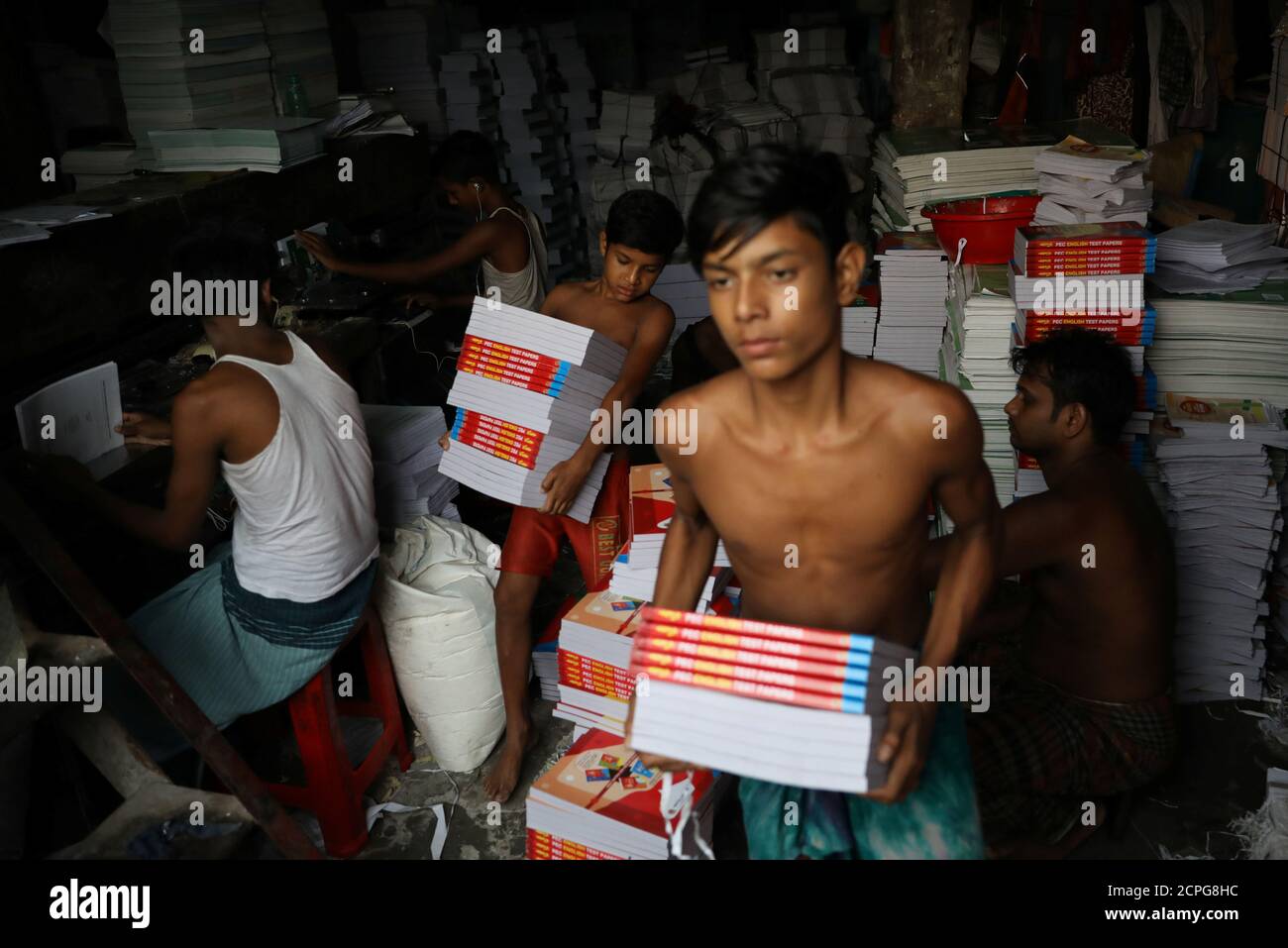 Book binding factory hi-res stock photography and images - Alamy