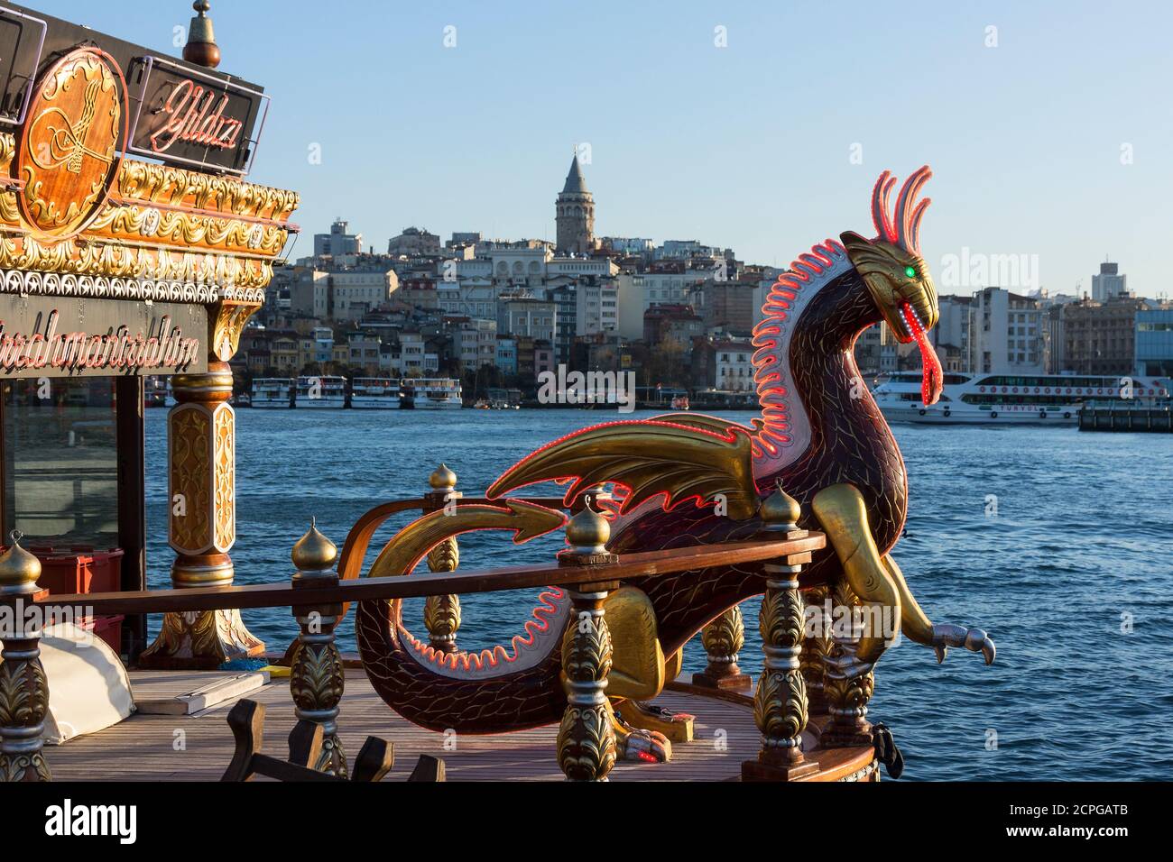 Turkey, Istanbul, Bosphorus, Eminonu, fish sales Stock Photo - Alamy