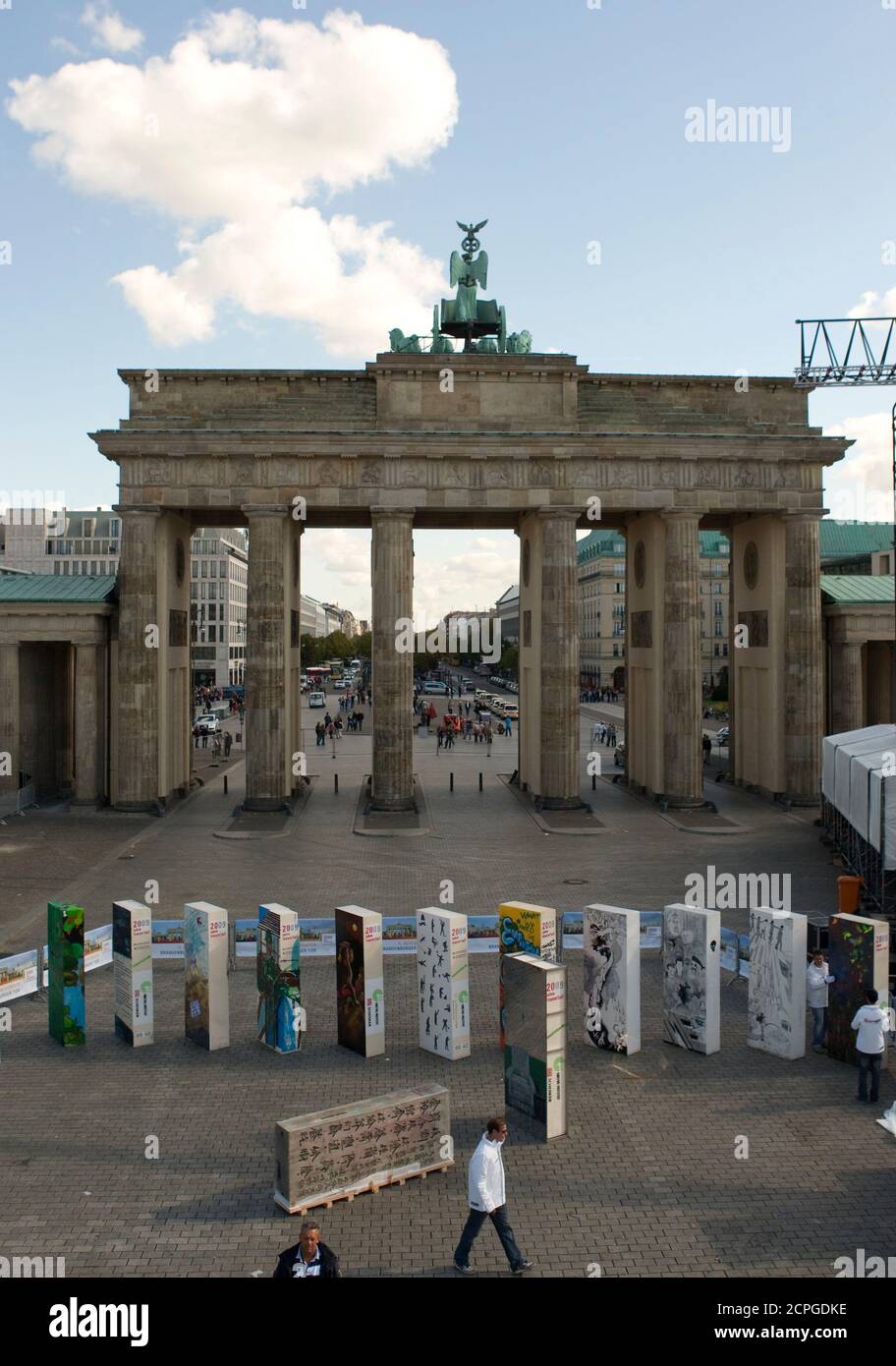 Segments of the berlin wall hi-res stock photography and images - Alamy