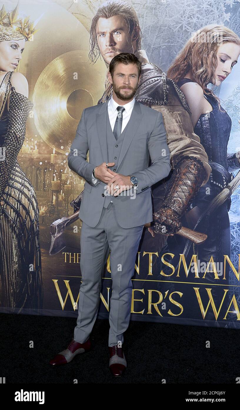 Chris Hemsworth The Huntsman High Resolution Stock Photography and ...