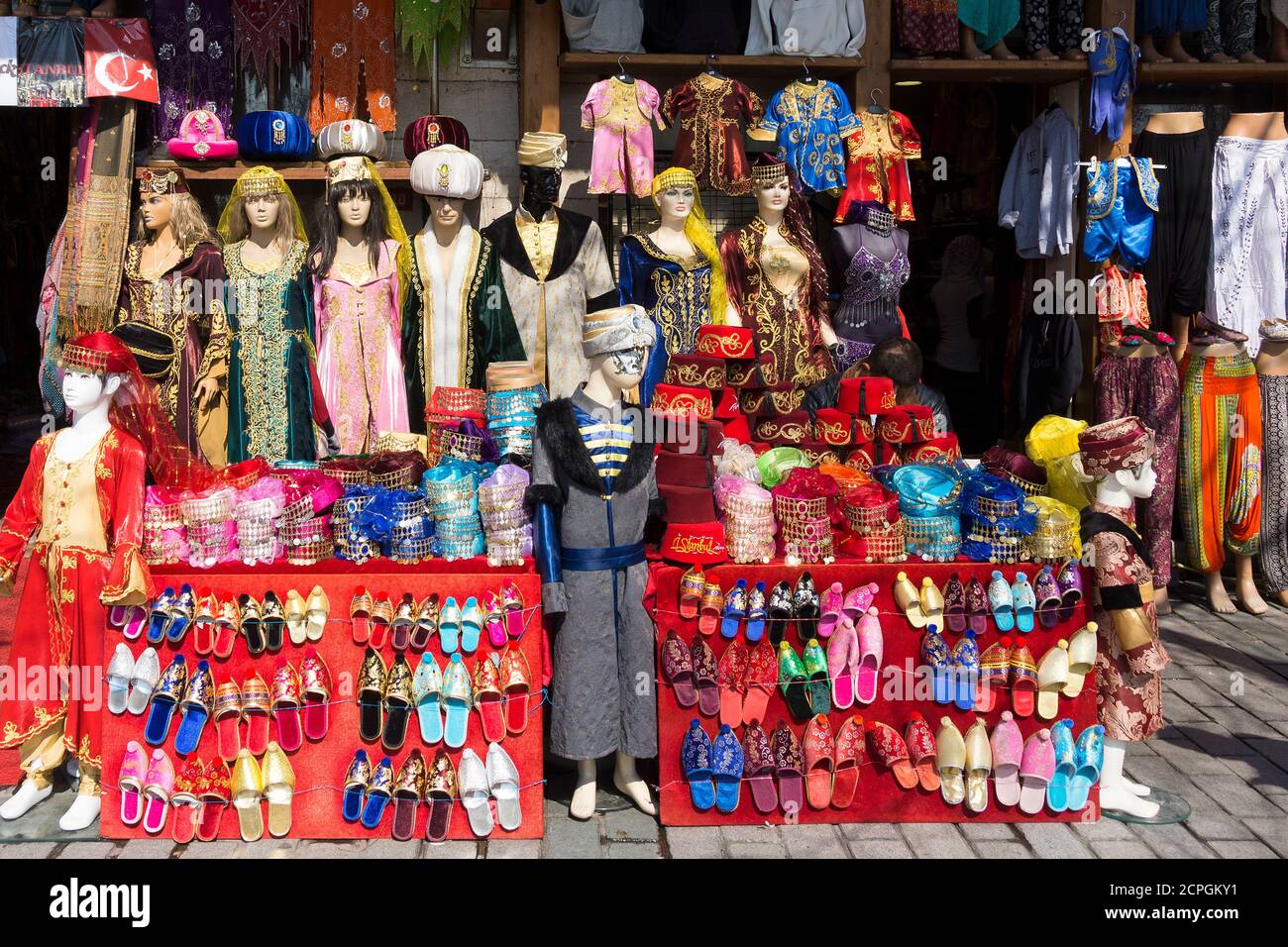 Turkey, Istanbul, Sultanahmet, bazaar, clothes Stock Photo - Alamy