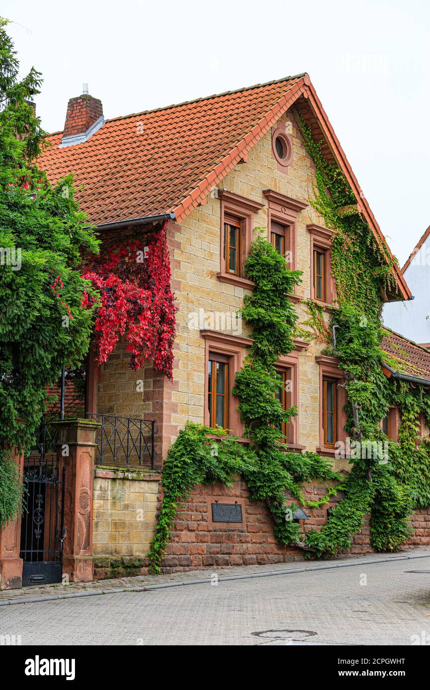 Sandstone house hi-res stock photography and images - Alamy