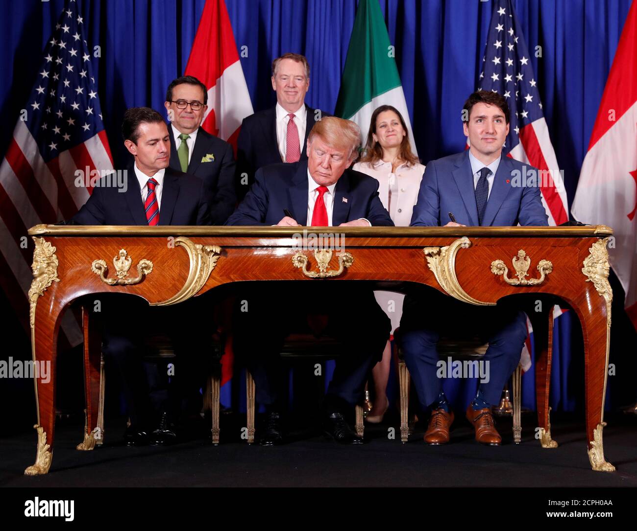 Signing ceremony for usmca hi-res stock photography and images - Alamy