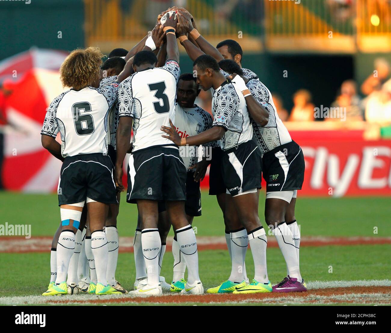 England rugby team huddle hi-res stock photography and images - Alamy