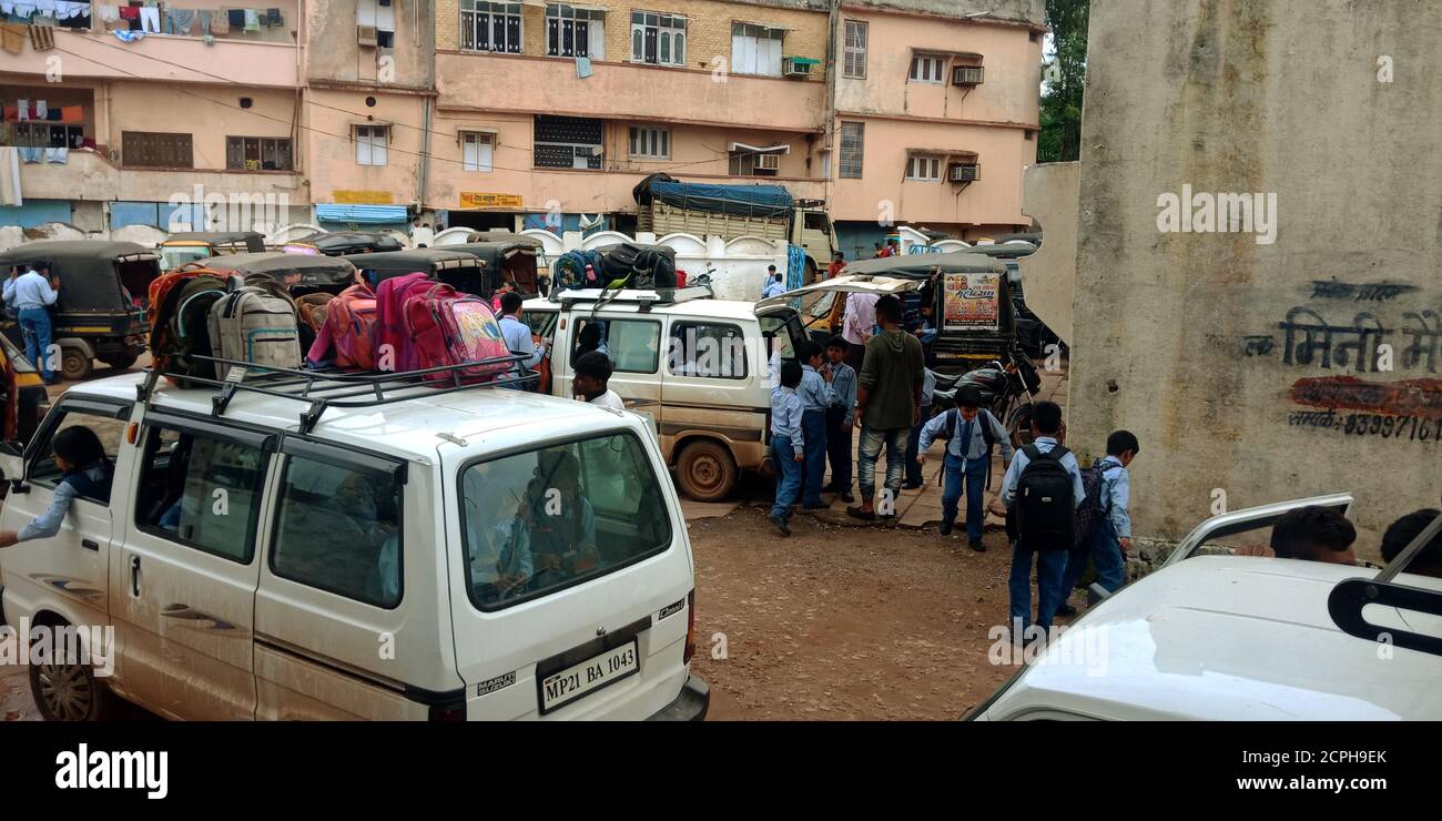 Indian school girls waiting for bus hi-res stock photography and images ...
