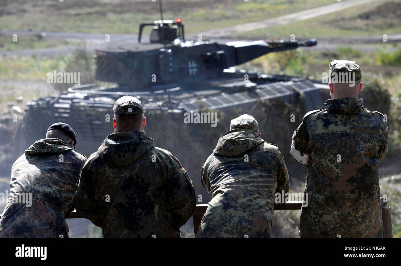 Bundeswehr soldiers exercise hi-res stock photography and images - Alamy