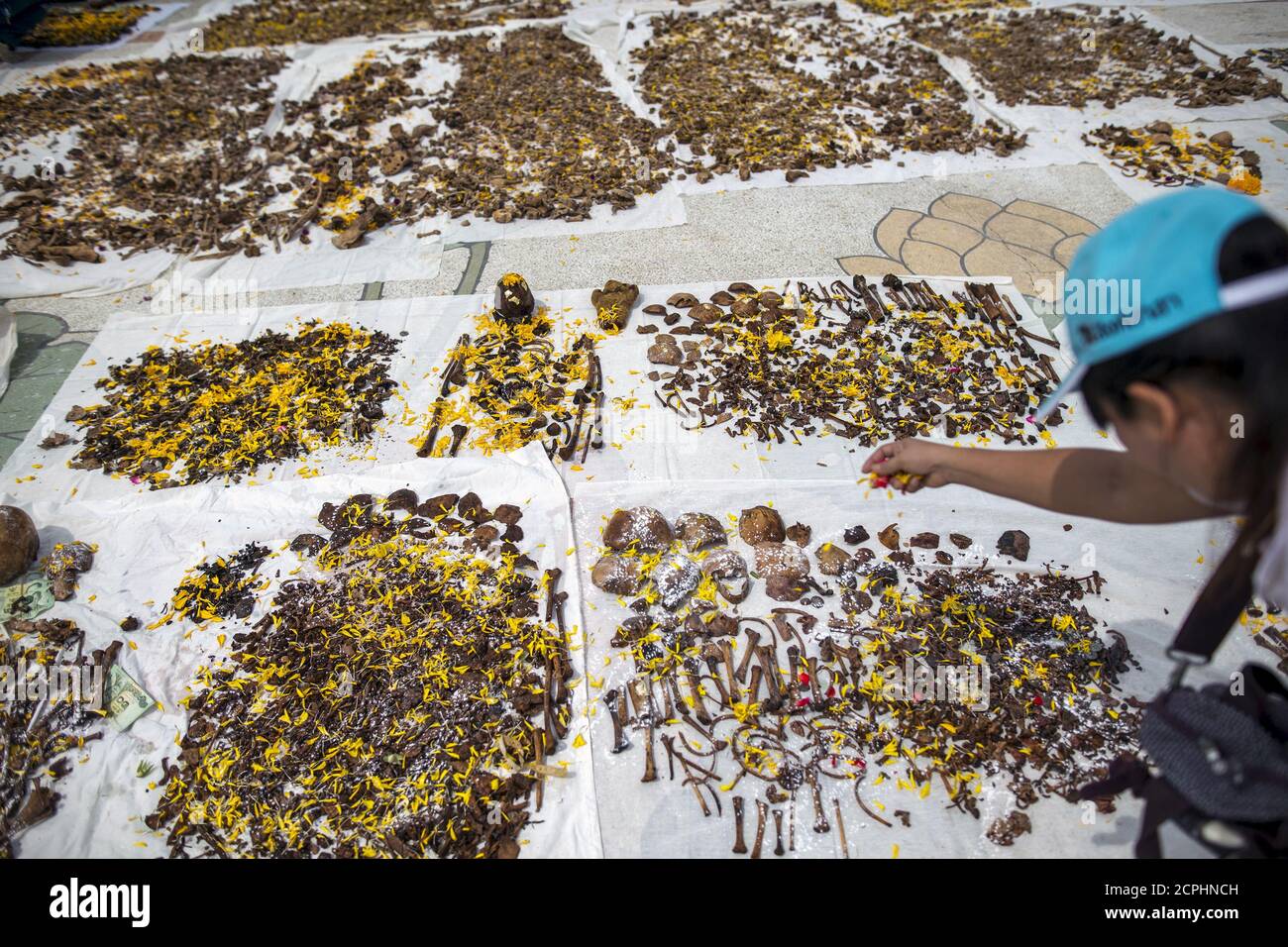 Cremated human remains hi-res stock photography and images - Alamy